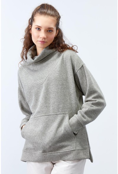 Tommy Life Tommylife Çağla Kadın Boğazlı V Kesik Detaylı Oversize Selanik Sweatshirt - 97196 Tommy Life Tommylife Çağla Kadın Boğazlı V Kesik Detaylı Oversize Selanik Sweatshirt - 97196