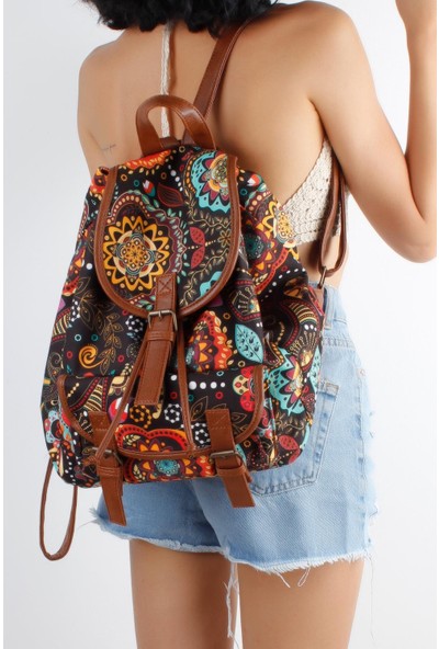 Madame Concept Siyah Üzeri Çok Renkli Mandala Desenli Tek Kopçalı Kumaş Kadın Sırt Çantası Madame Concept Siyah Üzeri Çok Renkli Mandala Desenli Tek Kopçalı Kumaş Kadın Sırt Çantası