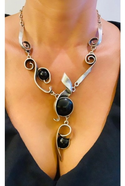 Kutcha Accessories Kadın Gümüş Kaplama Siyah Doğal Taşlı Tasarım Kolye