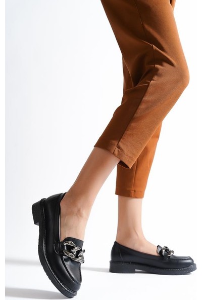 Kaygısız Kadın Oxford Siyah Cilt Zincirli