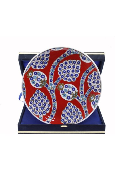 OTANTİK ÇİNİ Kırmızı Zemin Narçiçeği Dekorlu Hediyelik Kadife Kutulu Tabak