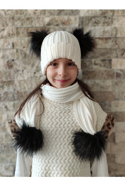 Look Shop 4 Ponponlu Çocuk Bere ve Atkı Takımı - Beyaz Look Shop 4 Ponponlu Çocuk Bere ve Atkı Takımı - Beyaz