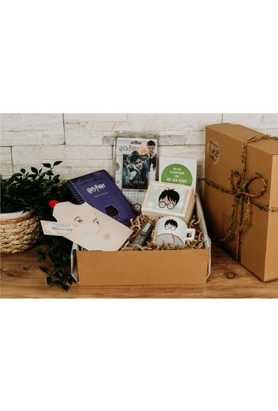 Bihal Harry Potter Set, Harry Potter Magical Cook Planner Defter, Harry Potter Tasarımlı Ahşap Kutulu Kupa, Lapis Harry Potter Hogwarts Davet Mektubu, Hediye Sepeti - Konsept Kutu Hediyelik Bihal Harry Potter Set, Harry Potter Magical Cook Planner Defter, Harry Potter Tasarımlı Ahşap Kutulu Kupa, Lapis Harry Potter Hogwarts Davet Mektubu, Hediye Sepeti - Konsept Kutu Hediyelik