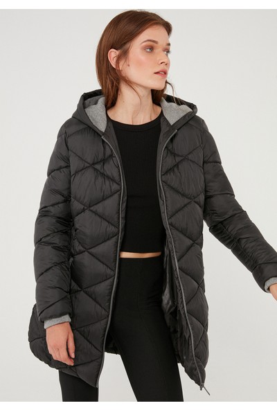 Mavi Kadın Kapüşonlu Siyah Parka 110505-29726 Mavi Kadın Kapüşonlu Siyah Parka 110505-29726