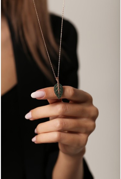 Eva Zeytin Model Zümrüt Taşlı Rose Kaplama Kadın Kolye