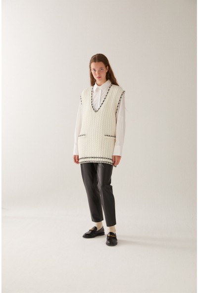 İnspiration Hera Saç Örgülü V Yakalı Atlama Örgülü Süveter Ekru İnspiration Hera Saç Örgülü V Yakalı Atlama Örgülü Süveter Ekru