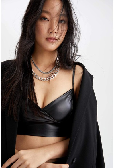 DeFacto Slim Fit Suni Deri Askılı V Yaka Straplez Crop Atlet X4893AZ21WN DeFacto Slim Fit Suni Deri Askılı V Yaka Straplez Crop Atlet X4893AZ21WN