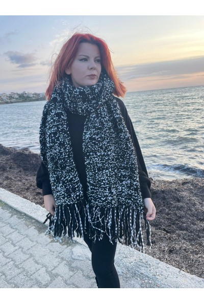 Takı Noktası Siyah Beyaz Renk Haroşa Örnek El Örgüsü Kadın Atkı Şal