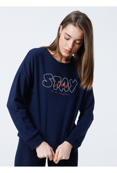 Fabrika K-Poe-7 Bisiklet Yaka Uzun Kollu Basic Baskılı Lacivert Kadın Sweatshirt Fabrika K-Poe-7 Bisiklet Yaka Uzun Kollu Basic Baskılı Lacivert Kadın Sweatshirt