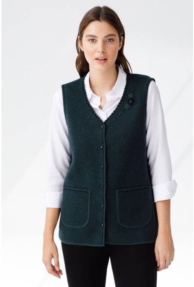 Desen Triko Kadın V Yaka Cebi ve Yakası Tığlamalı Jakarlı Yelek Yeşil Desen Triko Kadın V Yaka Cebi ve Yakası Tığlamalı Jakarlı Yelek Yeşil
