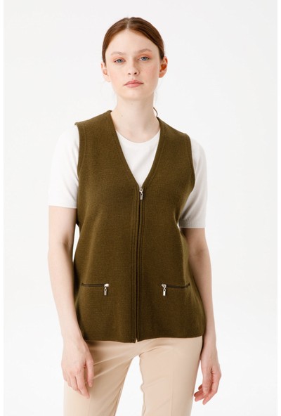 Desen Triko Kadın Çelik Örgü Cebi Fermuarlı Düz Triko Yelek A.yeşil Desen Triko Kadın Çelik Örgü Cebi Fermuarlı Düz Triko Yelek A.yeşil