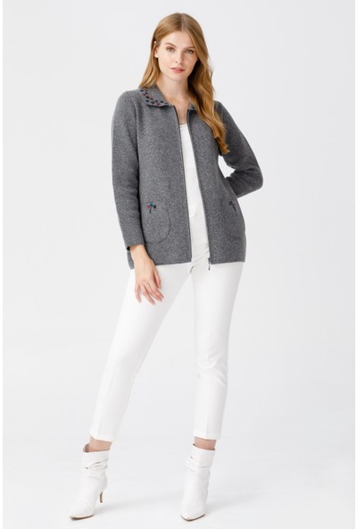 Desen Triko Kadın Polo Yaka Kenarı Tohum Işlemeli Kısa Hırka Füme Desen Triko Kadın Polo Yaka Kenarı Tohum Işlemeli Kısa Hırka Füme