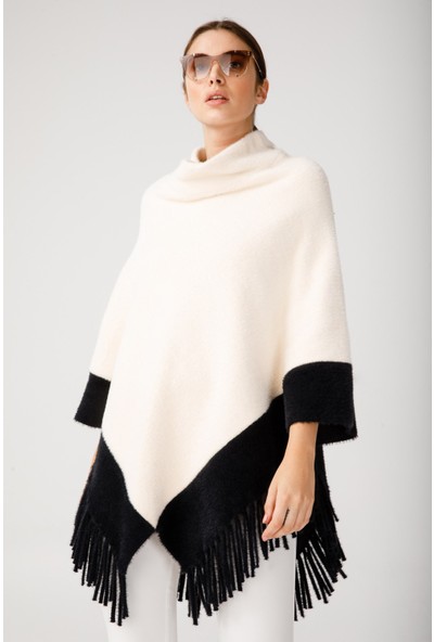 Desen Triko Kadın Degaje Yaka Püsküllü Panço Bej/siyah Desen Triko Kadın Degaje Yaka Püsküllü Panço Bej/siyah