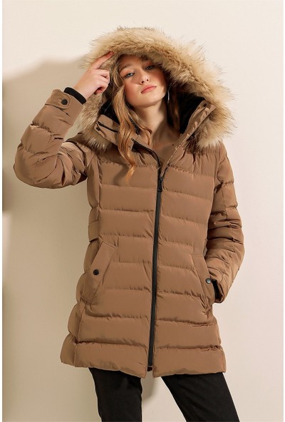 Z Giyim Kadın Bej Kapşonlu Uzun Şişme Mont