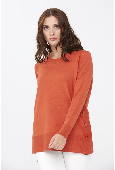 Desen Triko Kadın Yanları ve Eteği Düğmeli Simli Kazak Portakal Desen Triko Kadın Yanları ve Eteği Düğmeli Simli Kazak Portakal