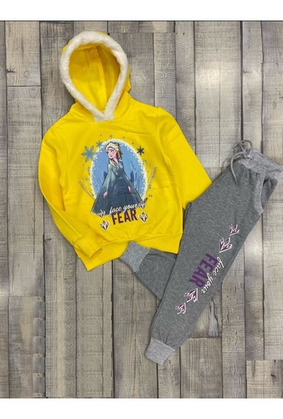 Mojqueno Kids Kız Çocuk Eşofman Takımı Peluş Elsa Baskılı Uzun Kol Kapüşonlu Alt Üst Takım Mojqueno Kids Kız Çocuk Eşofman Takımı Peluş Elsa Baskılı Uzun Kol Kapüşonlu Alt Üst Takım