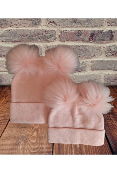 Amor Woman Peluş Ponponlu Çift Katlama Yün Çelik Örgü 2 Li Anne-Bebek Bere Takım Amor Woman Peluş Ponponlu Çift Katlama Yün Çelik Örgü 2 Li Anne-Bebek Bere Takım