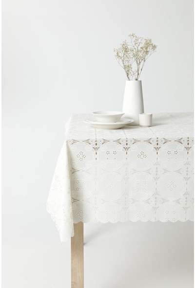 Sermat Sermat Dantel Görünümlü Pvc Masa Örtüsü 110x140 - Krem