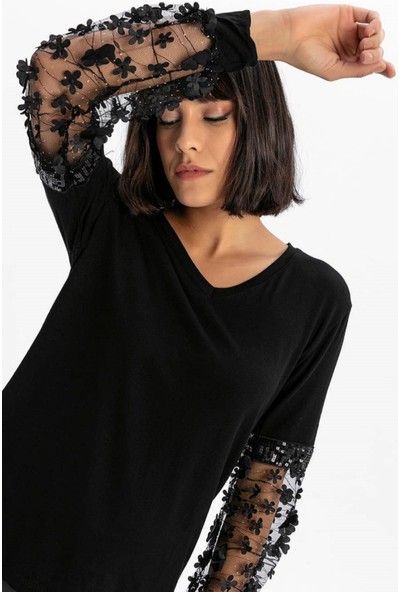 Siyah Kadın Siyah Çilek Kumaş Kolu Tül Garnili ve Pullu Bluz - GİY00051