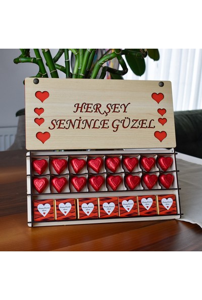 Sweet Boxs Ahşap Kutulu Kalpli ve Her Şey Seninle Güzel Yazılı Çikolata Seti