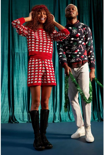 DeFacto Regular Fit Yılbaşı Kuzu Desenli Triko Mini Şort V2637AZ21CW