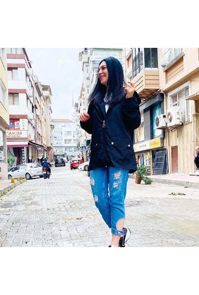 Butik Ponçik Siyah Su Geçirmez Kapişonlu ve Cepli Yağmurluk Butik Ponçik Siyah Su Geçirmez Kapişonlu ve Cepli Yağmurluk