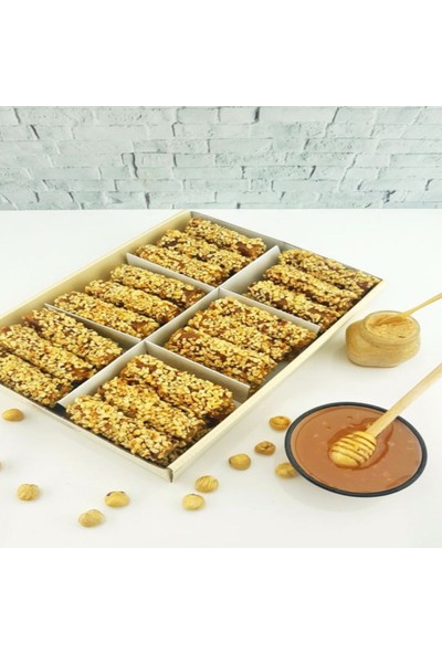 Bir Salkım Fındık Bulamalı Rulo Sarma 1000 gr Bir Salkım Fındık Bulamalı Rulo Sarma 1000 gr