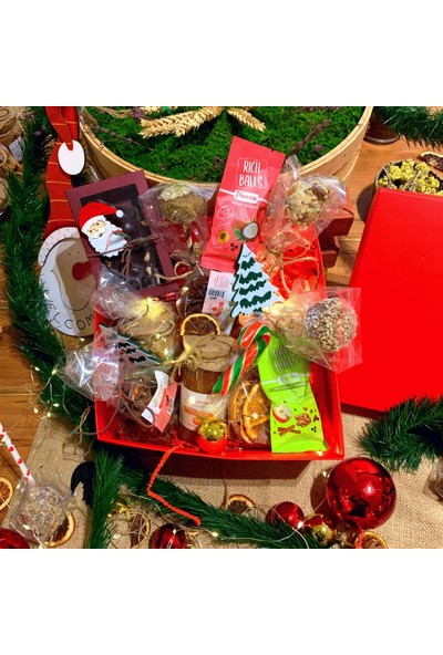 Kadınların Elinden Bol Çikolatalı Yılbaşı Paketi Kadınların Elinden Kadınların Elinden Bol Çikolatalı Yılbaşı Paketi Kadınların Elinden