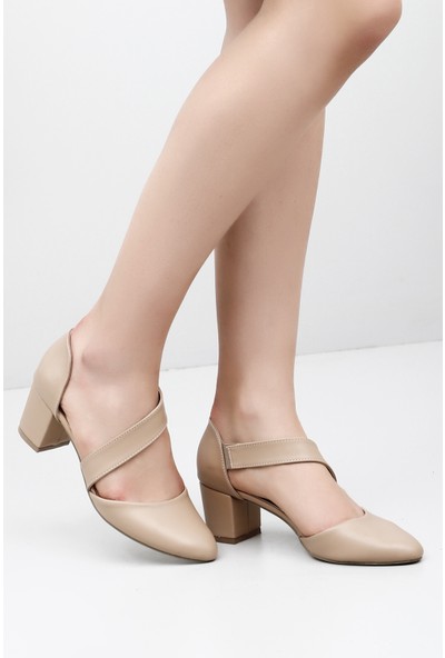 Gönderi(R) Kadın Yuvarlak Burun Çapraz Bantlı Topuklu Ayakkabı 35938