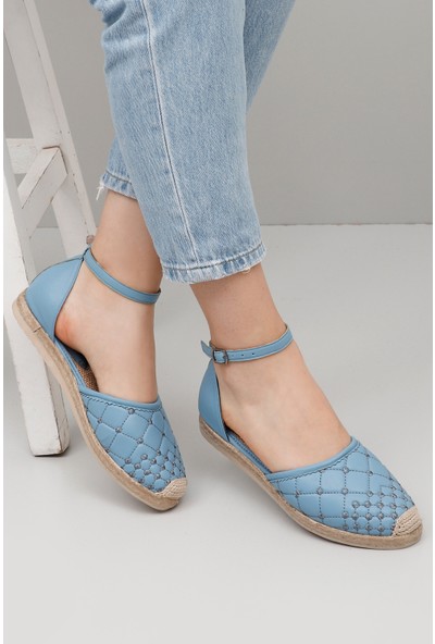 Gönderi® Yuvarlak Burun Düz Taban Yanları Açık Bilek Bağlı Kadın Babet 38803