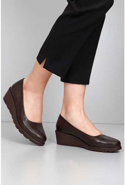 Gönderi(R) Hakiki Deri Yuvarlak Burun Dolgu Taban Kadın Günlük Ayakkabı 24089