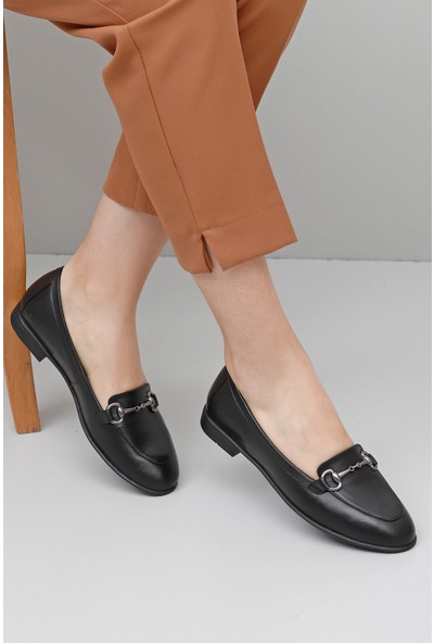 Gönderi(R) Hakiki Deri Yuvarlak Burun Düz Taban Tokalı Kadın Babet 24162