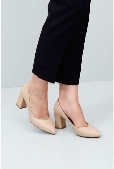 Gönderi(R) Hakiki Deri Sivri Burun Yüksek Kalın Topuklu Kadın Ayakkabı 24171 Gönderi(R) Hakiki Deri Sivri Burun Yüksek Kalın Topuklu Kadın Ayakkabı 24171