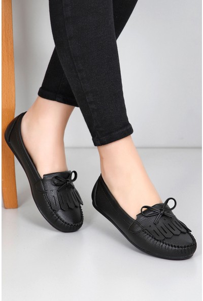 Gönderi(R) Yuvarlak Burun Düz Taban Püsküllü Fiyonklu Kadın Babet 30226