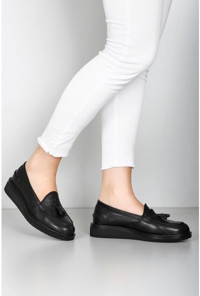 Gönderi(R) Hakiki Deri Yuvarlak Burun Dolgu Taban Püsküllü Kadın Günlük Ayakkabı 24097