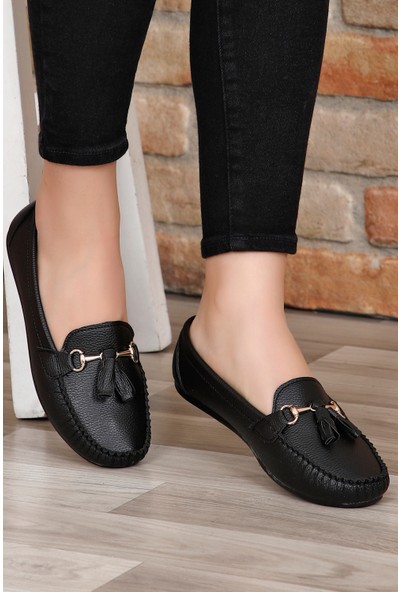 Gönderi(R) Yuvarlak Burun Düz Taban Tokalı Püsküllü Kadın Babet 30120