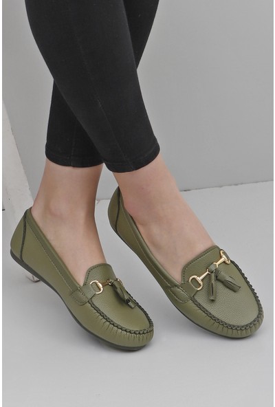 Gönderi® Yuvarlak Burun Düz Taban Tokalı Püsküllü Kadın Babet 30120