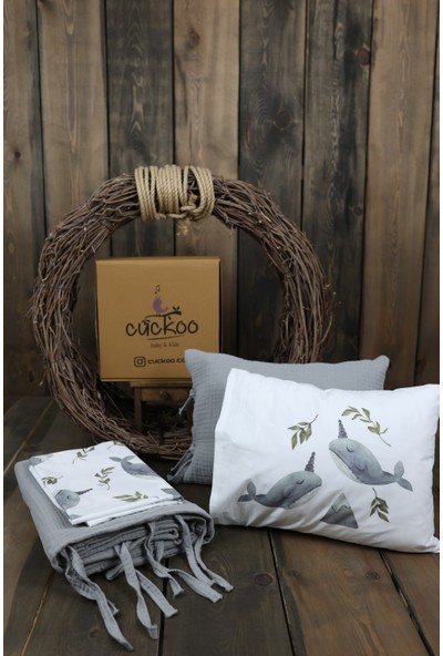 Cuckoo Organik Muslin Bebek Nevresim Takımı Narval Desen Cuckoo Organik Muslin Bebek Nevresim Takımı Narval Desen