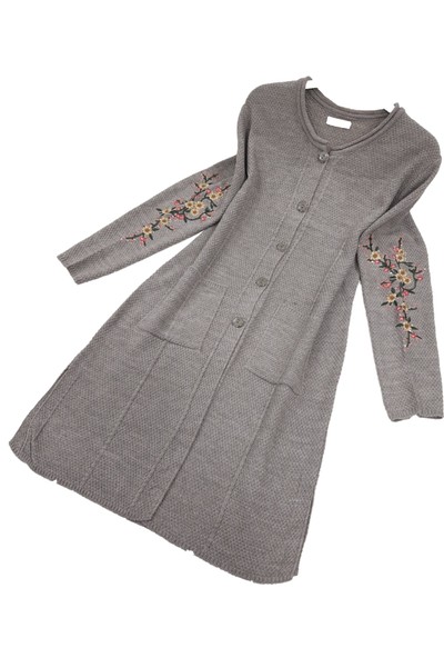 Büyük Beden Kolu İşlemeli Hırka