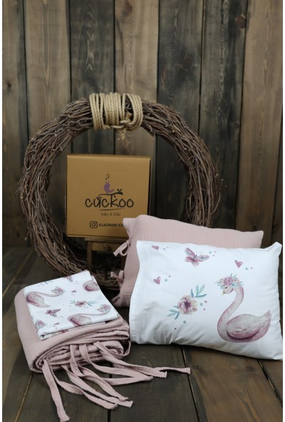 Cuckoo Organik Muslin Bebek Nevresim Takımı Kuğu Desen Cuckoo Organik Muslin Bebek Nevresim Takımı Kuğu Desen