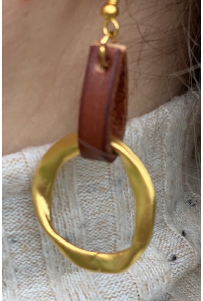 Kutcha Accessories Kadın Kahverengi Deri ve Gold Kaplama Sallantılı Küpe