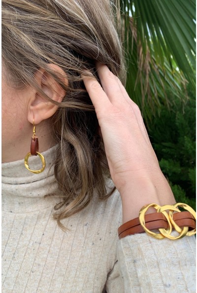 Kutcha Accessories Kadın Kahverengi Deri ve Gold Kaplama Tasarım Bileklik Küpe Set