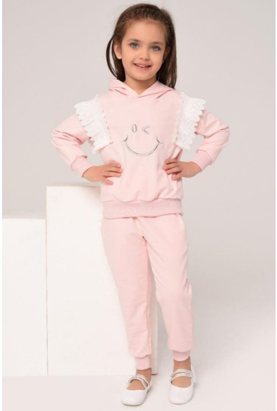 Riccotarz Kız Çocuk Dantel Işlemeli Kapüşonlu Smile Pudra Eşofman Takım Riccotarz Kız Çocuk Dantel Işlemeli Kapüşonlu Smile Pudra Eşofman Takım