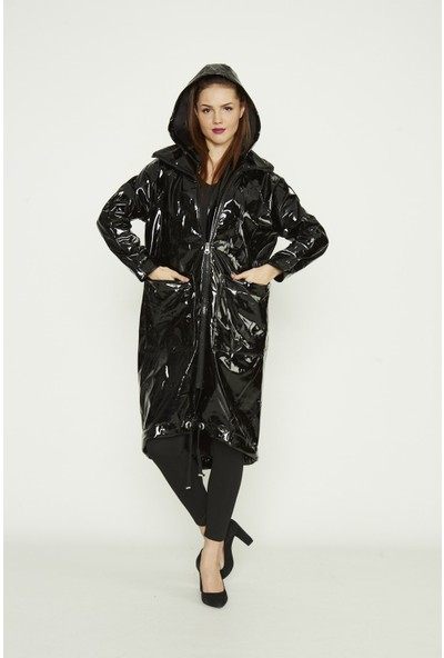 Seda Fidan Butik Kapüşonlu Uzun Rugan Yağmurluk Siyah Seda Fidan Butik Kapüşonlu Uzun Rugan Yağmurluk Siyah