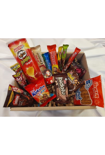 Yonca Yeni Yıl Özel Abur Cubur Hediye Kutusu