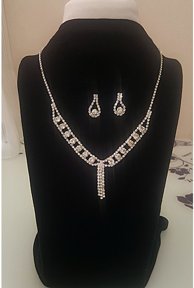 Kardeş Bujiteri Zirkon Taşlı Kristal Su Yolu Kolye ve Küpe Takı Seti Kardeş Bujiteri Zirkon Taşlı Kristal Su Yolu Kolye ve Küpe Takı Seti