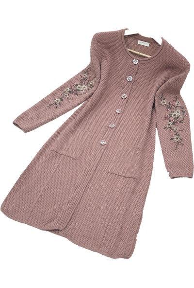 Büyük Beden Kolu Işlemeli Hırka