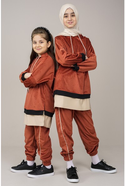 Markosin Genç Kız Kapüşonlu Kadife Alt Üst Takım 10002 Markosin Genç Kız Kapüşonlu Kadife Alt Üst Takım 10002