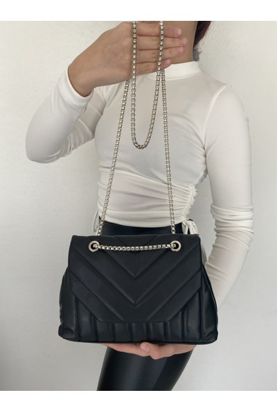 Pink Pearl Kadın Siyah Renk Yumuşak Deri Zincir Detaylı Çapraz Omuz Çantası