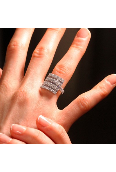 Adil Idil Kuyumculuk Beyaz Altın Baget Taşlı Kadın Yüzüğü